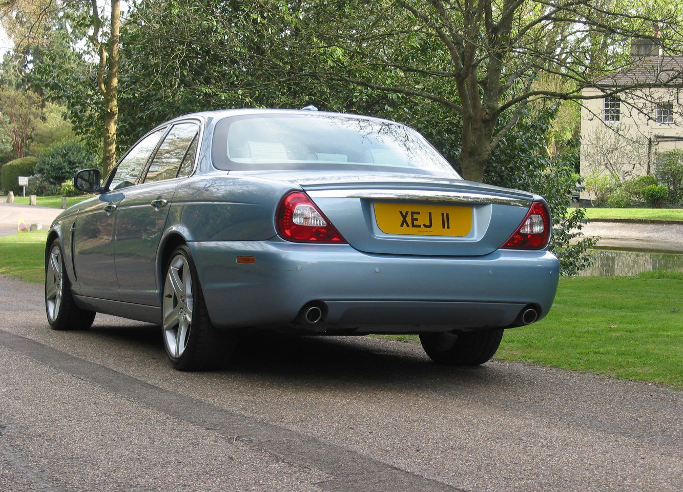 Jaguar XJ technical specifications and fuel economy